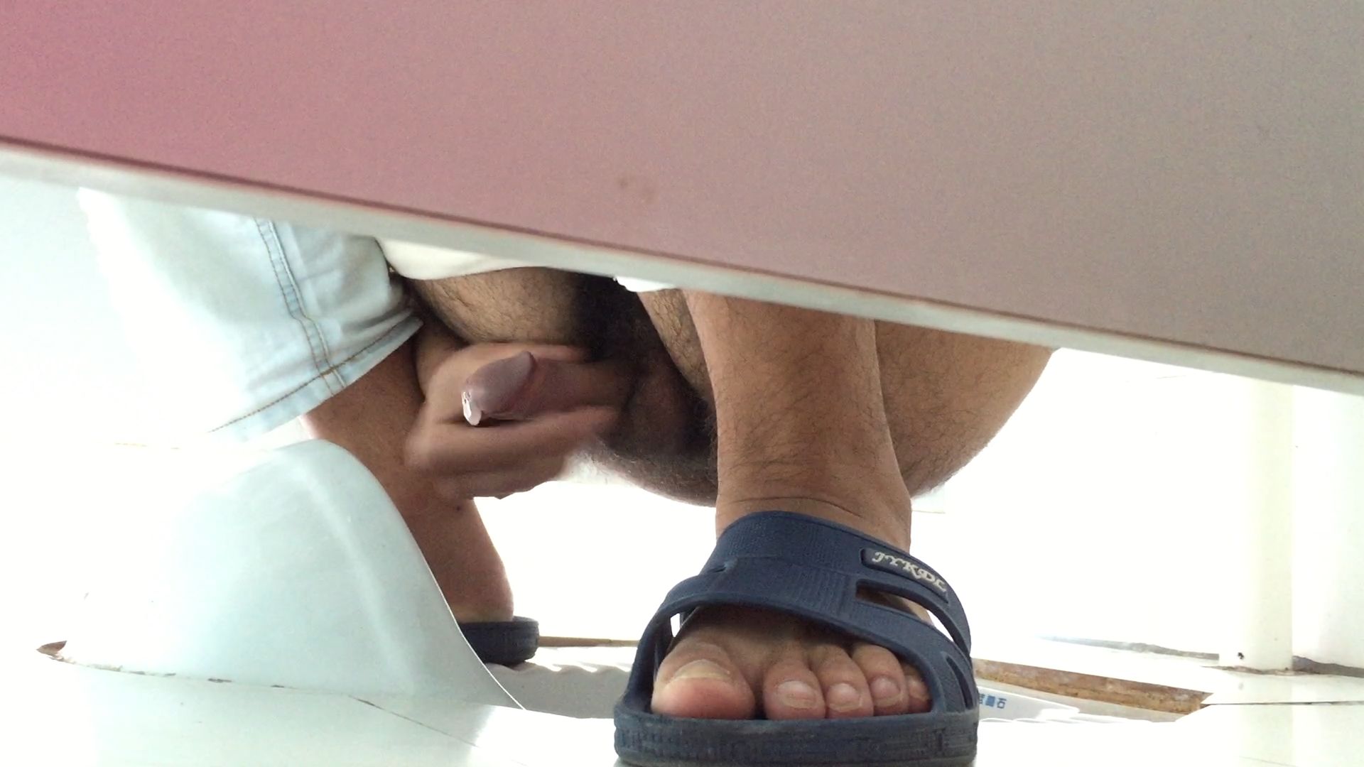 Spy Chinese Guy Jerk Off Cum A Lot In Toilet Stall