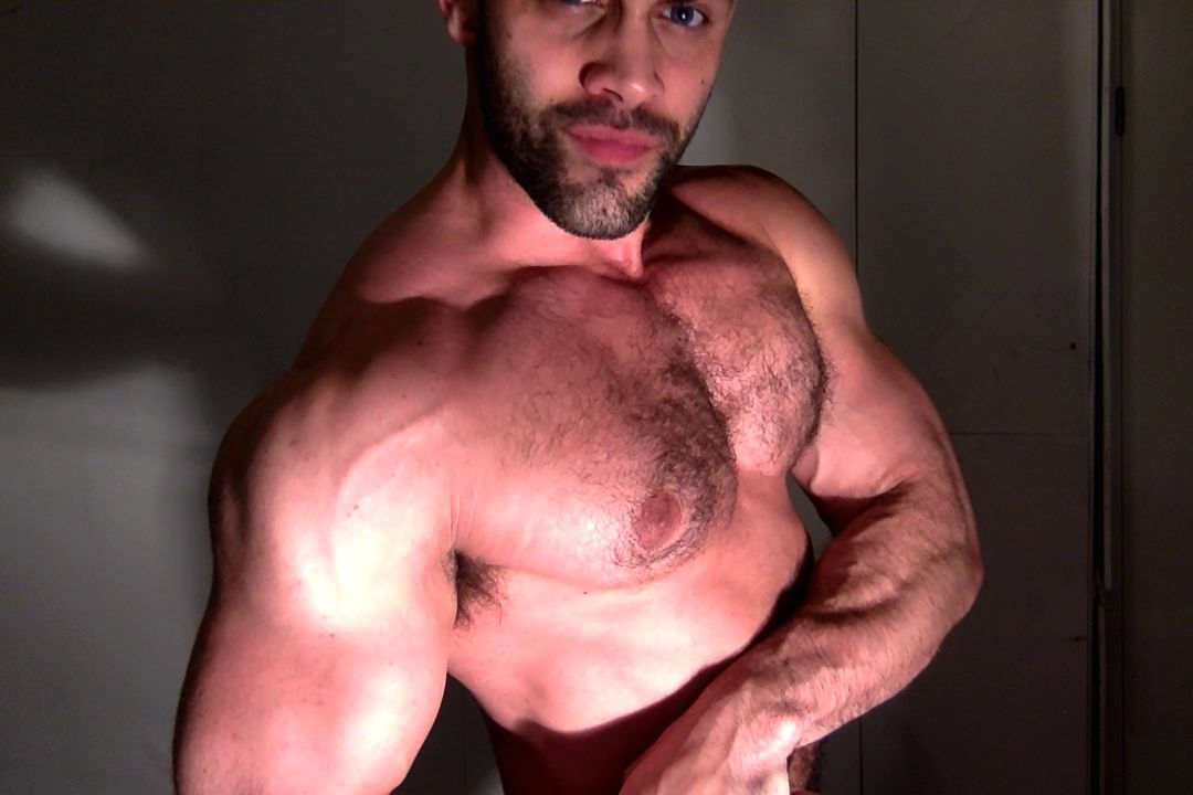 Muscle Master Kevin Hairy Muscle Flex